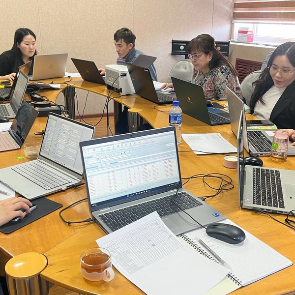 НИЙСЛЭЛИЙН ЭРҮҮЛ МЭНДИЙН БАЙГУУЛЛАГУУДЫН ЖИЛИЙН ҮЙЛ АЖИЛЛАГААНЫ ТАЙЛАНГ ХҮЛЭЭН АВЧ БАЙНА Эрүүл