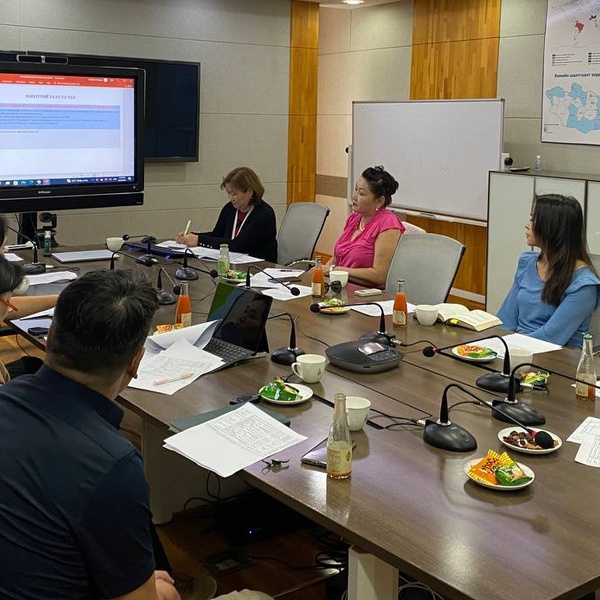 Эрүүл мэндийн байгууллагыг магадлан итгэмжлэх зөвлөлийн хурлыг зохион байгууллаа Эрүүл